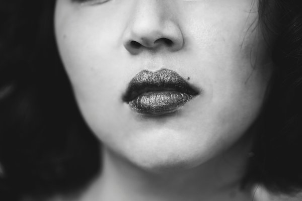 Free: Black And White Lips - nohat.cc