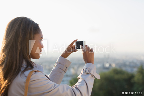 Free: Businesswoman using camera phone - nohat.cc