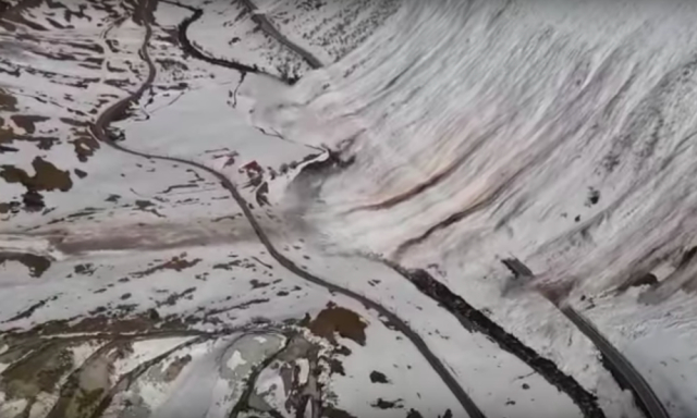 Free: Controlled 700 Meter Avalanche Buries Swiss Road 7 Meters Of Snow ...