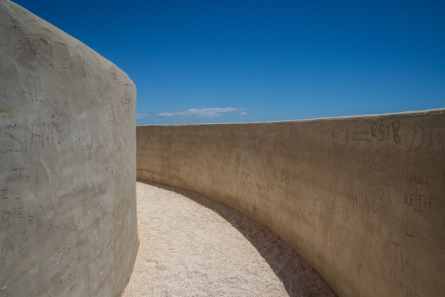 Free: Curved Concrete Wall - nohat.cc