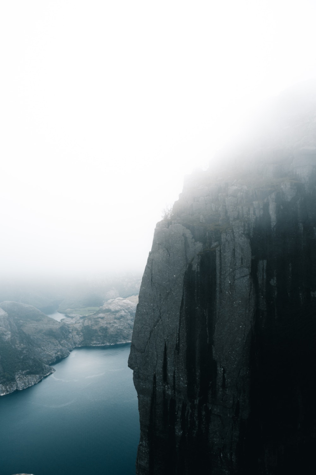 Free: Foggy Cliff - nohat.cc