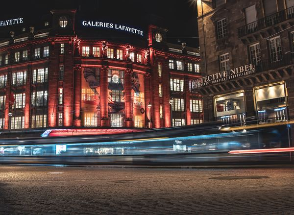Free: Galeries Lafayette LED signage - nohat.cc