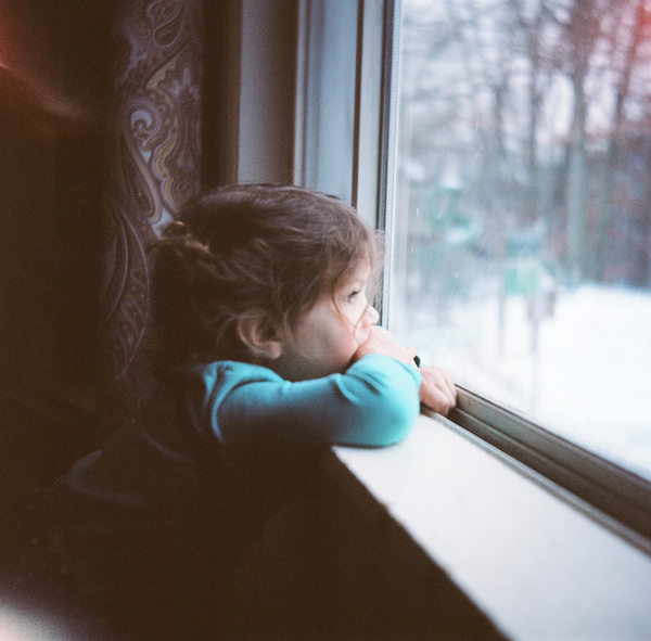 Free: Girl Looking at the Window - nohat.cc