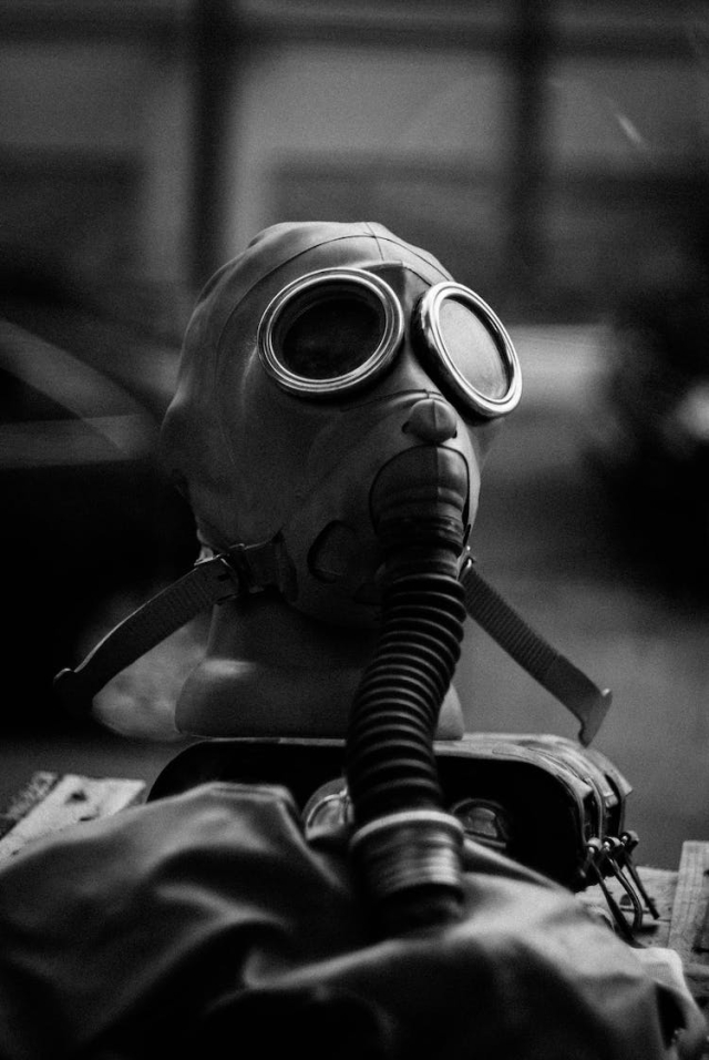 Free: Grayscale Photo of Gas Mask - nohat.cc