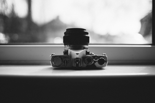 Free: Grayscale Photo of Gray Mirrorless Camera - nohat.cc