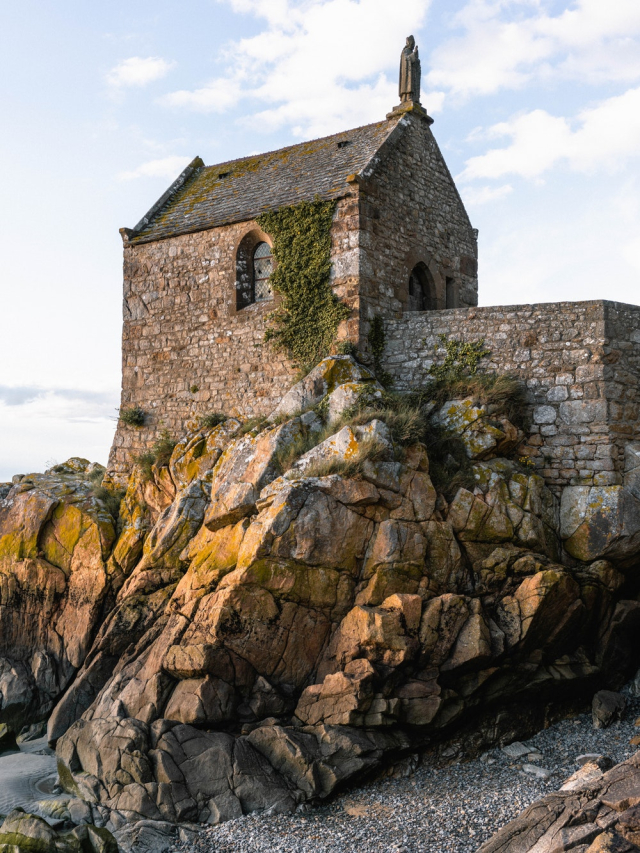 Free: Low-angle Photography of Gray Stone House on Boulder - nohat.cc