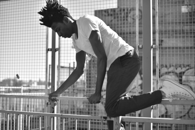 Free: Man Climbing on Railings - nohat.cc