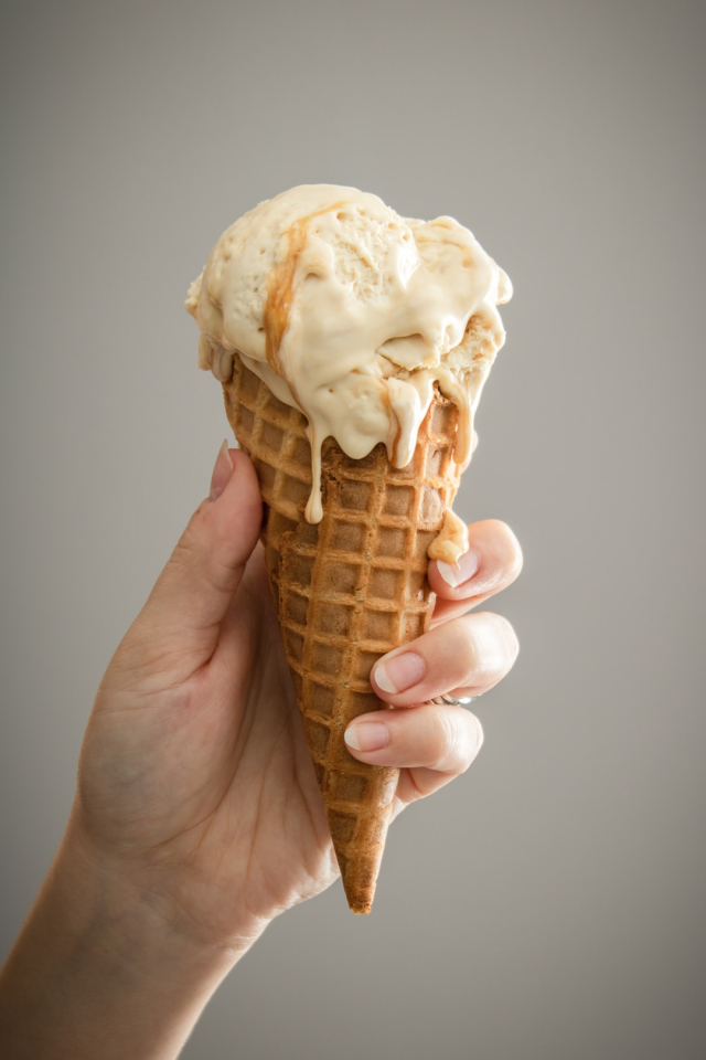 Free: Melty caramel ice cream cone - nohat.cc