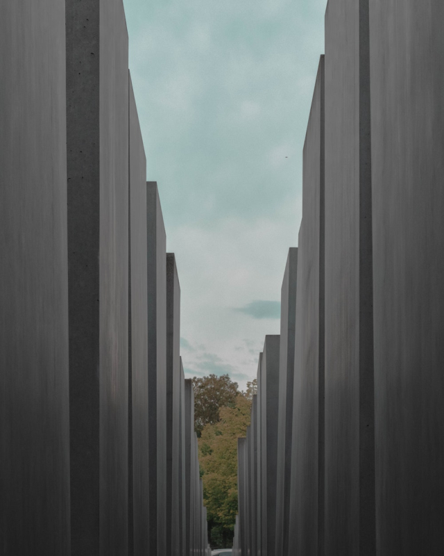 Free: Pathway Between Walls - nohat.cc