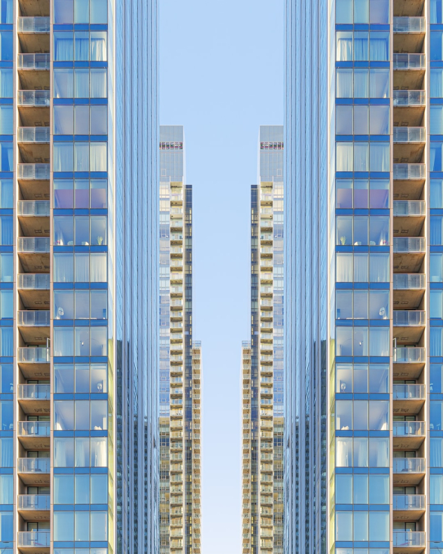 Free: Perfect symmetry in downtown Montreal⁠ - nohat.cc