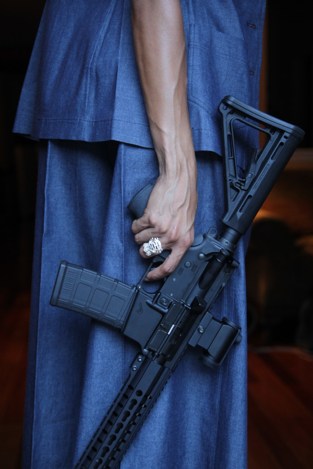 Free: Person Holding Rifle - nohat.cc