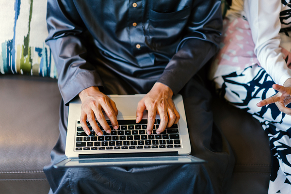 Free: Person Using Macbook - nohat.cc