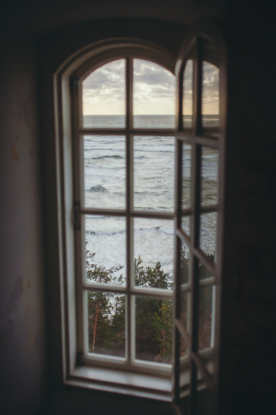 Free: Photo of a Window Overlooking the Ocean - nohat.cc