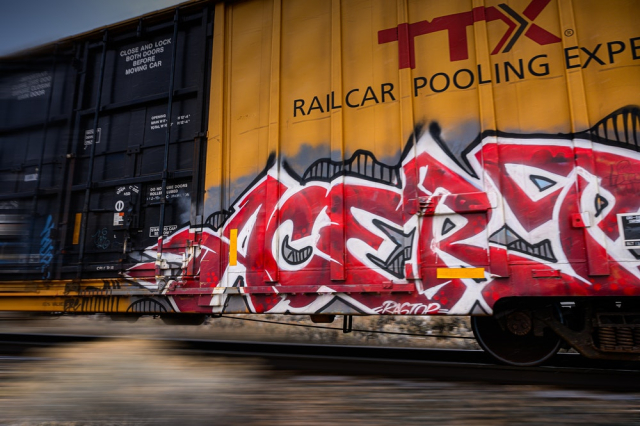 Free: Shipping Container With Graffiti on Railway - nohat.cc
