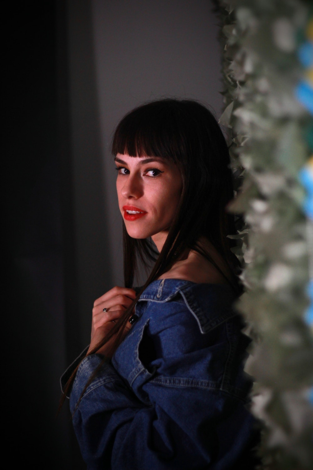 Free: Side View Photo of Woman in Denim Jacket Posing - nohat.cc