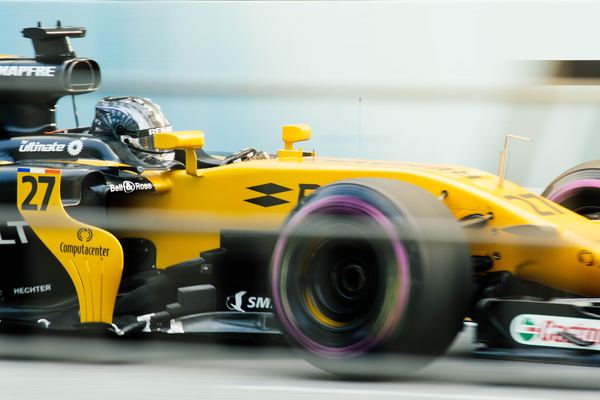 Free: sports photography of yellow and black F1 race car - nohat.cc