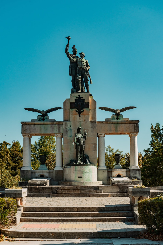 Free: Statues And Monuments Built As Landmark - nohat.cc