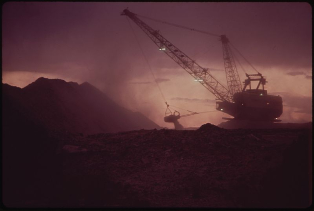 Free: Strip Mining Rig. Photographer: Eiler, | Free Photo - rawpixel ...