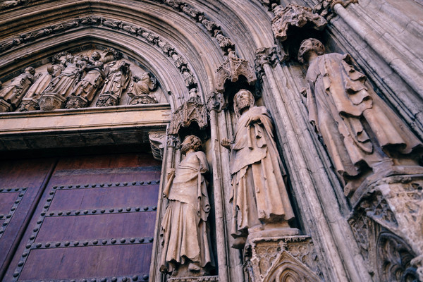 Free: Three Male Carvings on Arch - nohat.cc