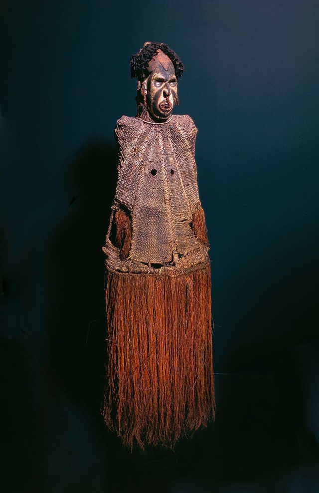 Free: Tumbuan Dance Costume | Free Photo - rawpixel - nohat.cc