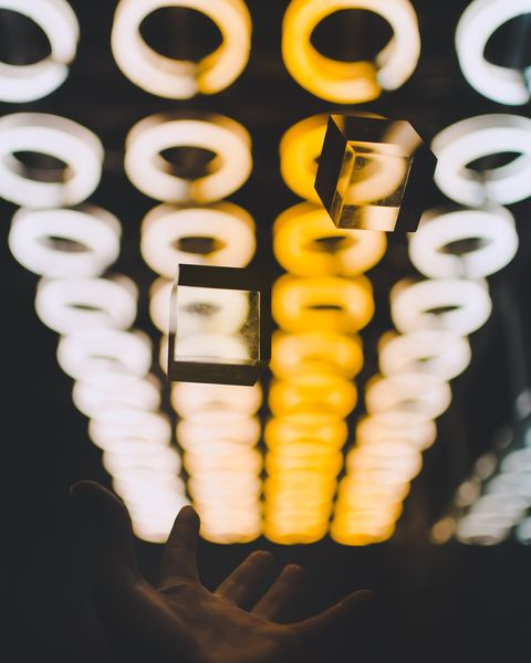 Free: Two Clear Glass Cubes - nohat.cc