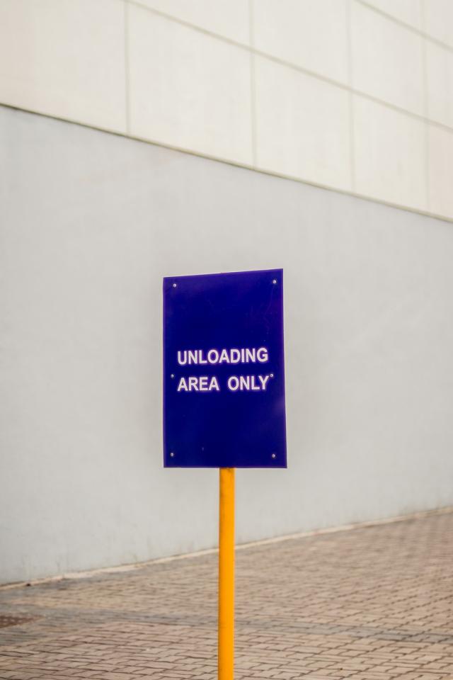 Free: Unloading Area Only Signage - nohat.cc