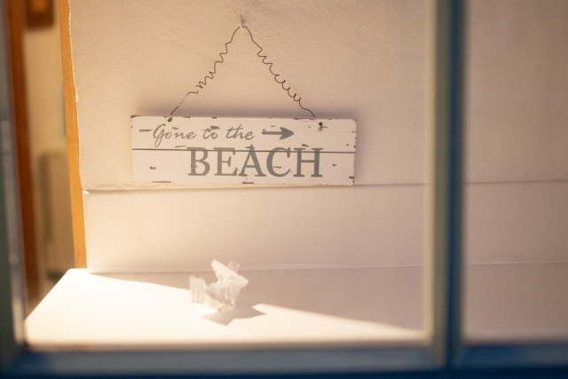 Free: White Wooden Beach Signage - nohat.cc